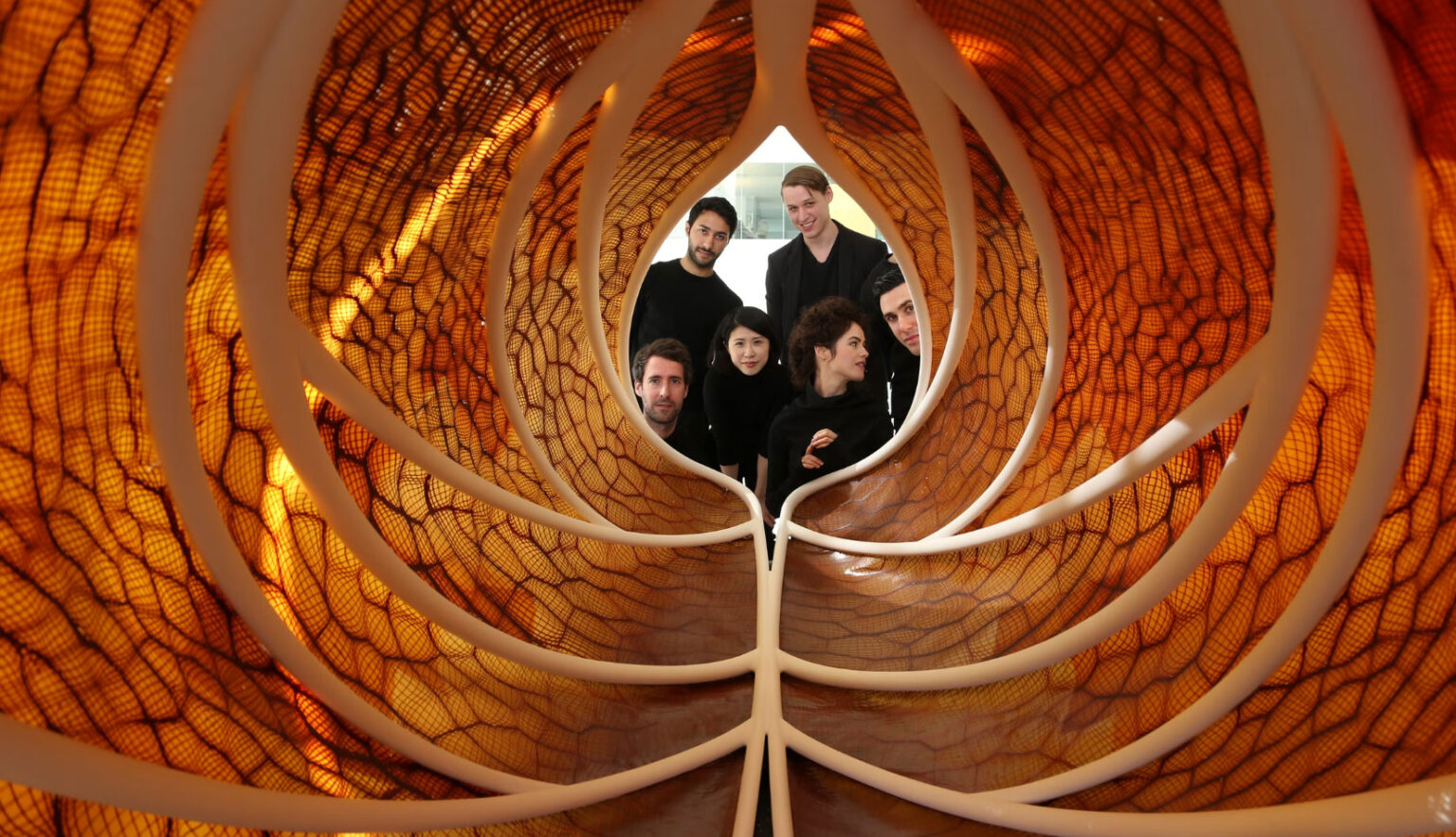 NERI OXMAN, PIONERA DE LA ECOLOGÍA MATERIAL - Just Crea