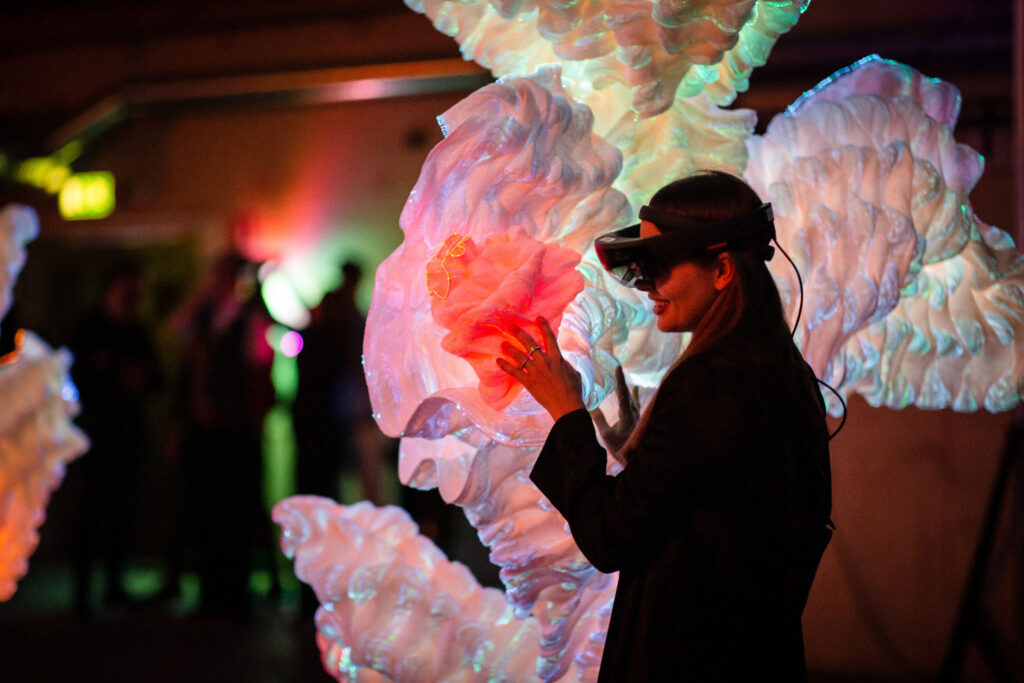 Creacion Hibrida | MALIN BOBECK TADAA: ARTE TEXTIL DEL HILO AL TOKEN