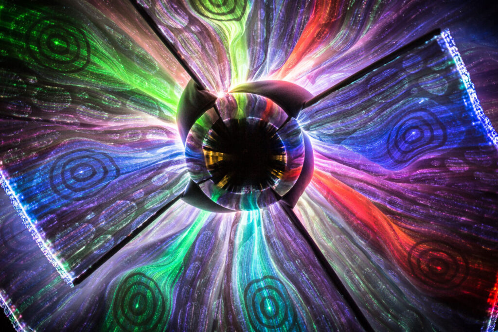 Creacion Hibrida | MALIN BOBECK TADAA: ARTE TEXTIL DEL HILO AL TOKEN